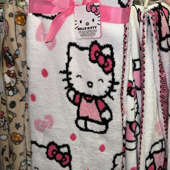 Hello Kitty | Bedding | Hello Kitty Sherpa Blanket | Poshmark